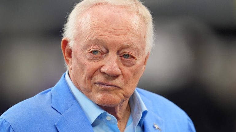 Jerry Jones Responds to Derrick Henry Question Shut Down