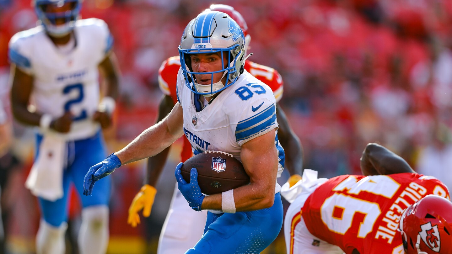 Lions Elevate WRs Tom Kennedy, Tim Patrick from Practice Squad