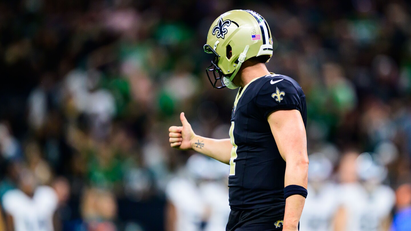 Saints QB Derek Carr Suffers Groin Injury