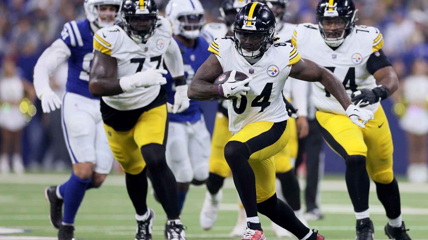 Steelers Lose Cordarrelle Patterson, James Daniels to Ankle Injuries