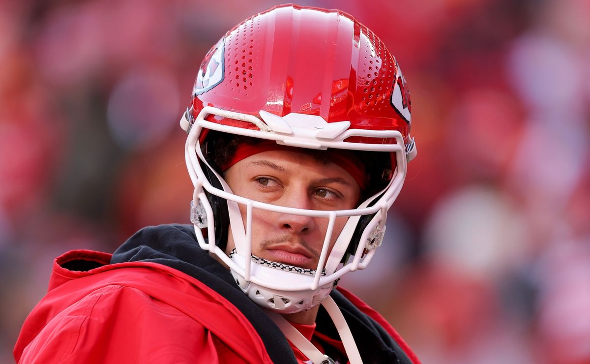 Patrick Mahomes opens up on injury struggles and Chiefs-Bills playoff ...