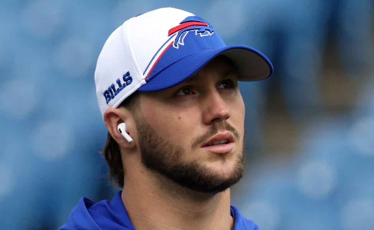 Tony Romo analyzes the MVP race: Who has the edge, Josh Allen or Lamar ...