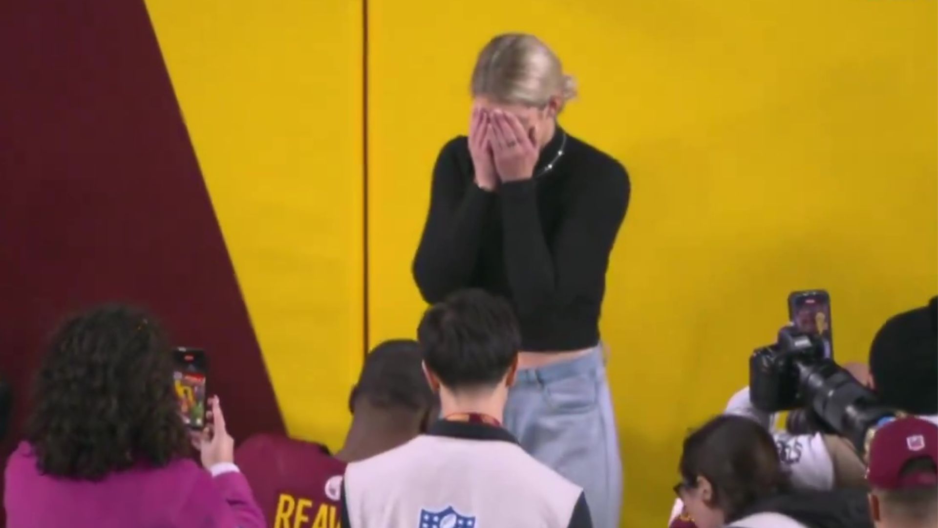 Washington Commanders' Jeremy Reaves proposes to Mikaela Worley on ...