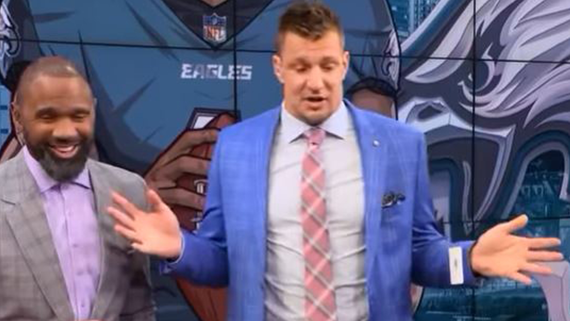 Gronkowski's wardrobe malfunction on Fox NFL Sunday could cost Strahan ...