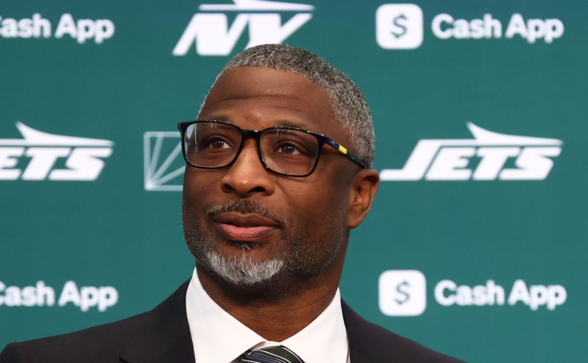 Aaron Glenn addresses reporters on Aaron Rodgers' future with the Jets - FOOTBALLSPORTSHUB.COM