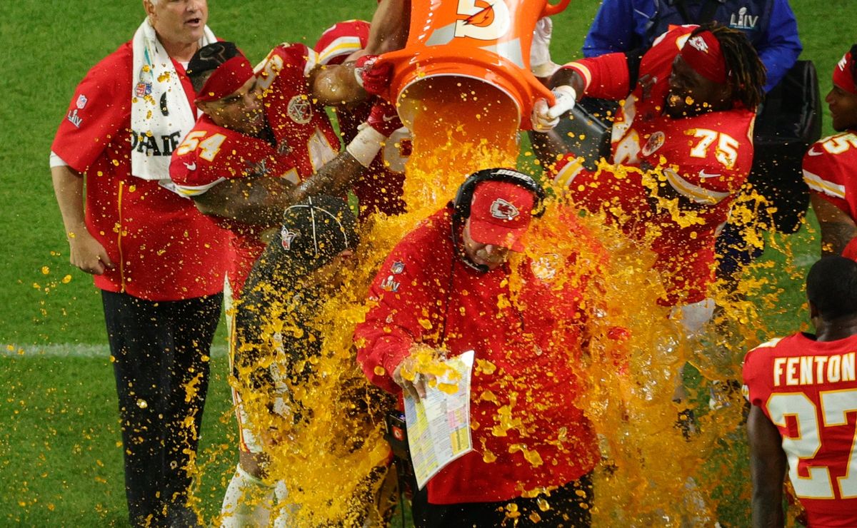 The evolution of Super Bowl Gatorade colors: What each shade represents ...