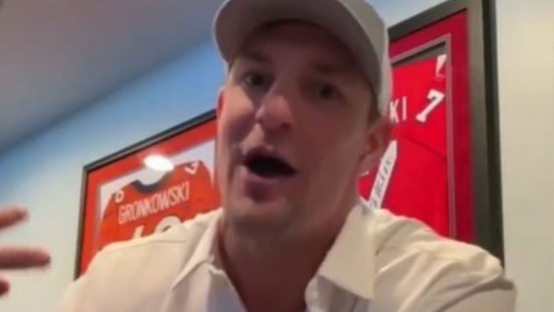 Gronkowski's surprising Bills-Chiefs pick reveals his reverse ...