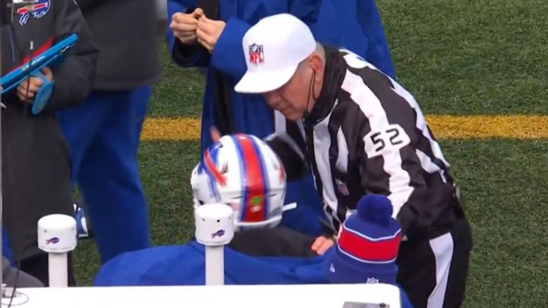 Josh Allen shares surprising message from referee during Bills-Broncos ...