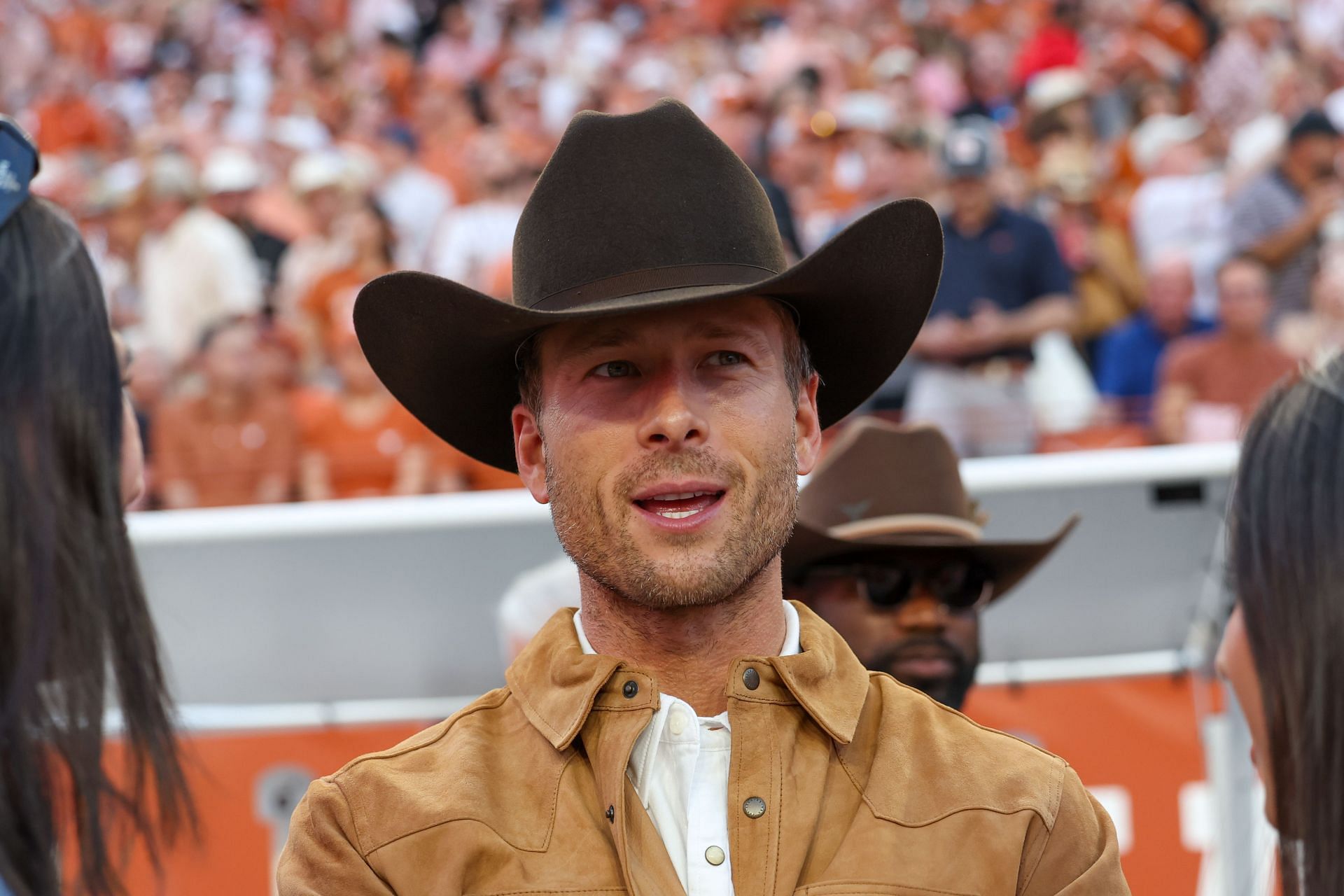 Steve Sarkisian Celebrates Texas Superfan Glen Powell's Golden Globe ...